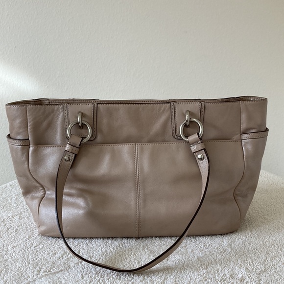 Coach | Bags | Coach Leather Beige Tote Zipper Shimmer Shoulder Bag ...